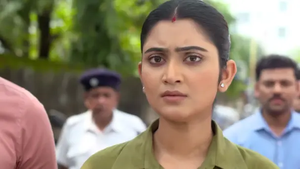 Watch Jagadhatri S1 E1126 - Durga's Aiburobhaat at Samaresh's Place on ...