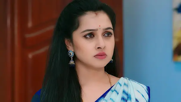 Watch Ashwathi Nakshatram S1 E478 - Vedavathi Threatens to Kill Herself on Zee5 with Tata Play Binge