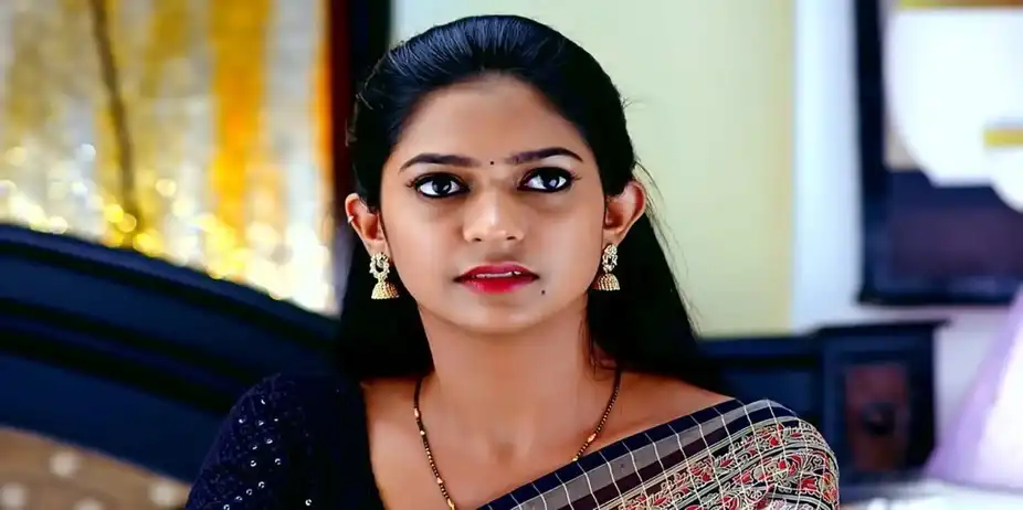 Watch Inti Guttu S1 E528 - Showrya and Kalyani’s Argument on Zee5 with Tata Play Binge