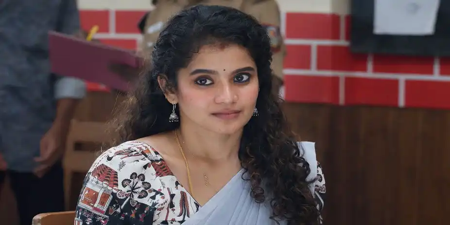 Watch Veera S1 E235 - A Summon to Arrest Maaran on Zee5 with Tata Play ...