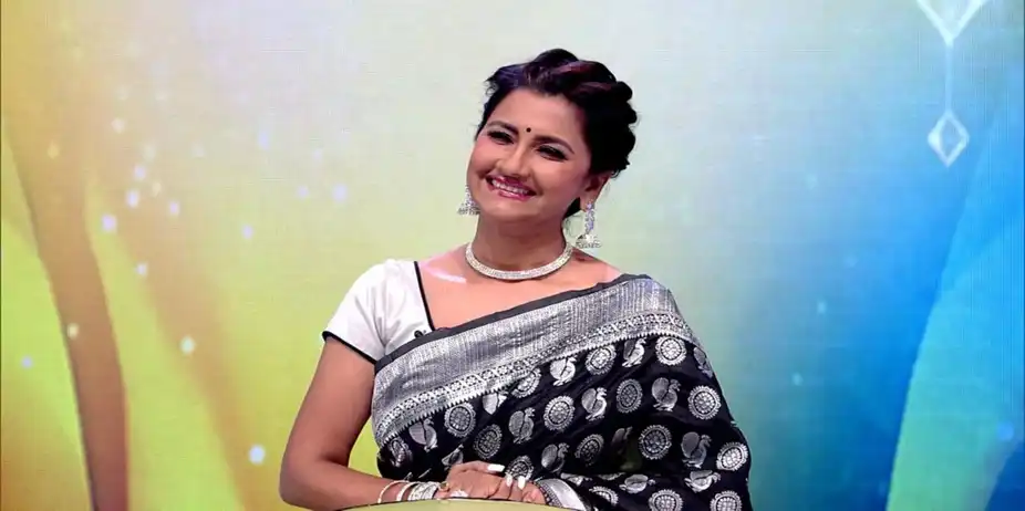 Watch Didi No. 1 Season 8 S8 E799 - Sunday Dhamaka with Famous Artists on Zee5 with Tata Play Binge
