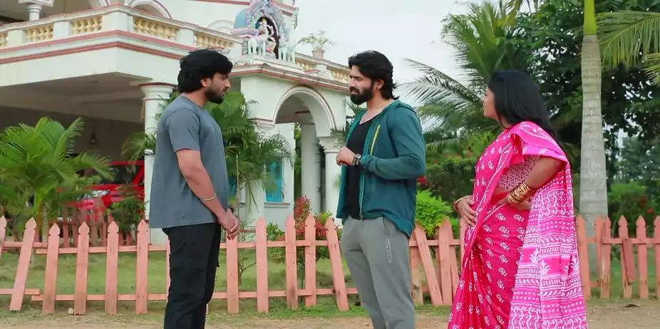 Watch Mahanadhi S1 E764 - Vijay Keeps Watch Over Krishna on JioHotstar ...