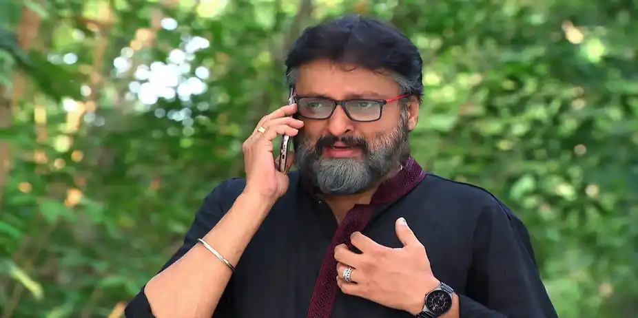 Watch Neelakkuyil S1 E287 - Sharath Apologises to Radhamani on ...