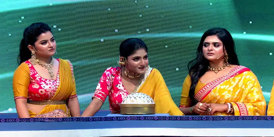 Watch Robibaar Shonge Jalsha Parivaar S1 E3 - Jhilli and Kheyali Collab ...