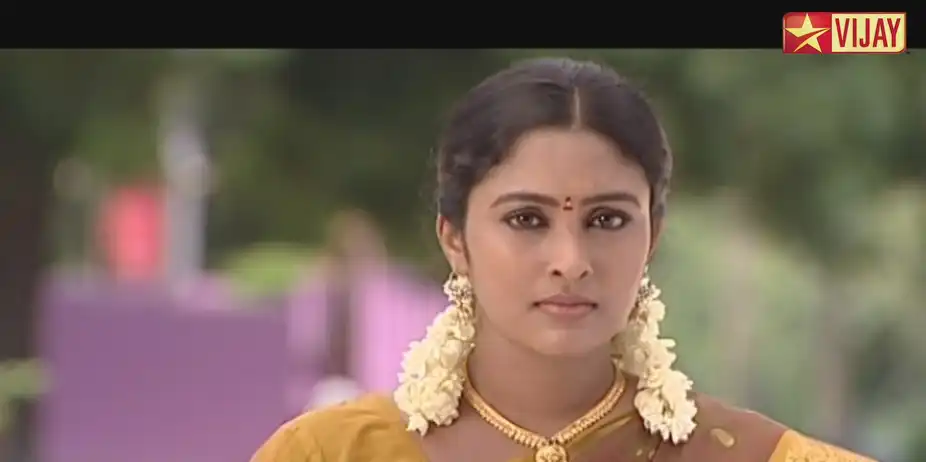 Watch Saravanan Meenatchi S1 E10 - Meenakshi fights a guy on JioHotstar ...